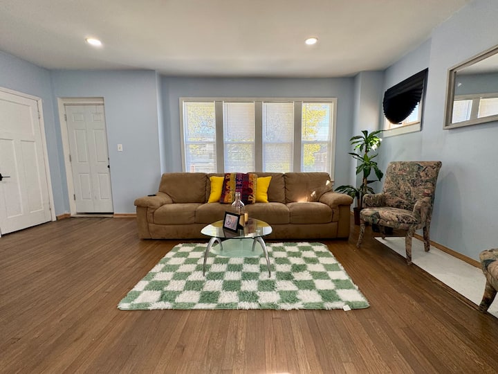 Comfy Cove - Detroit, MI