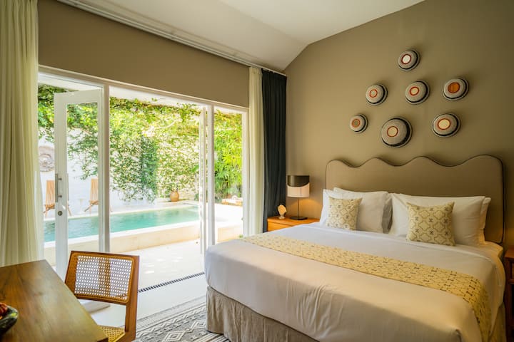 New! 3br Villa, Central Seminyak, Walk To Beach - Bali