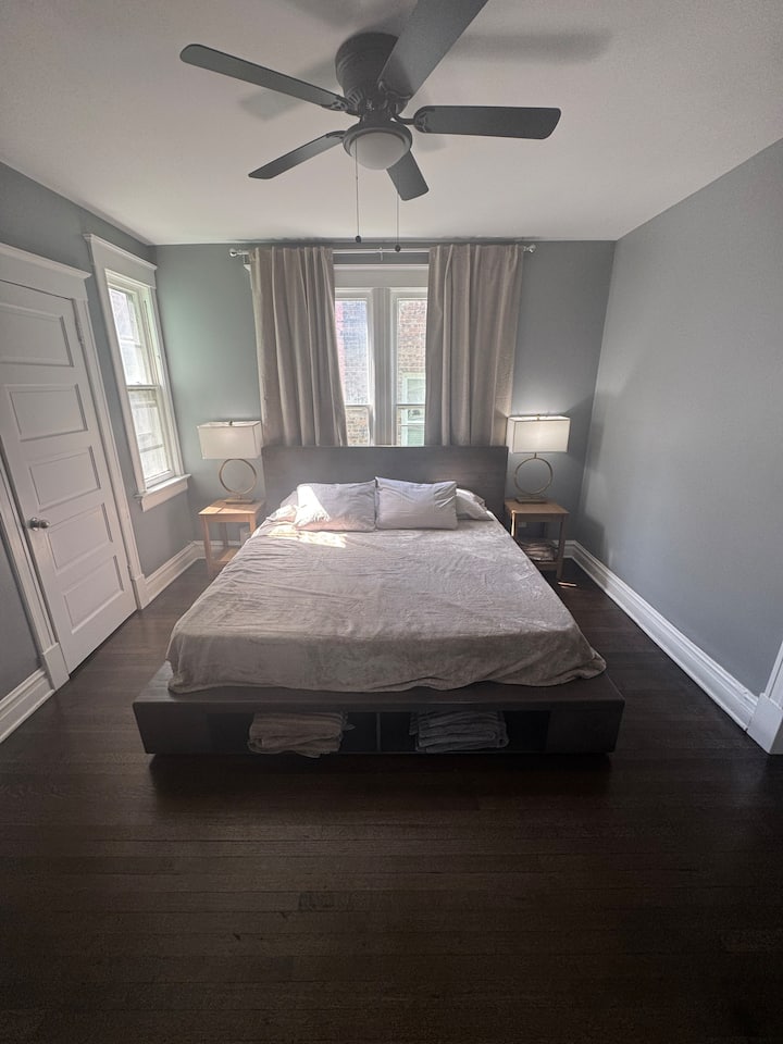 Modern Comfort: Spacious 2-bed, 2-bath Retreat - ウォキーガン, IL