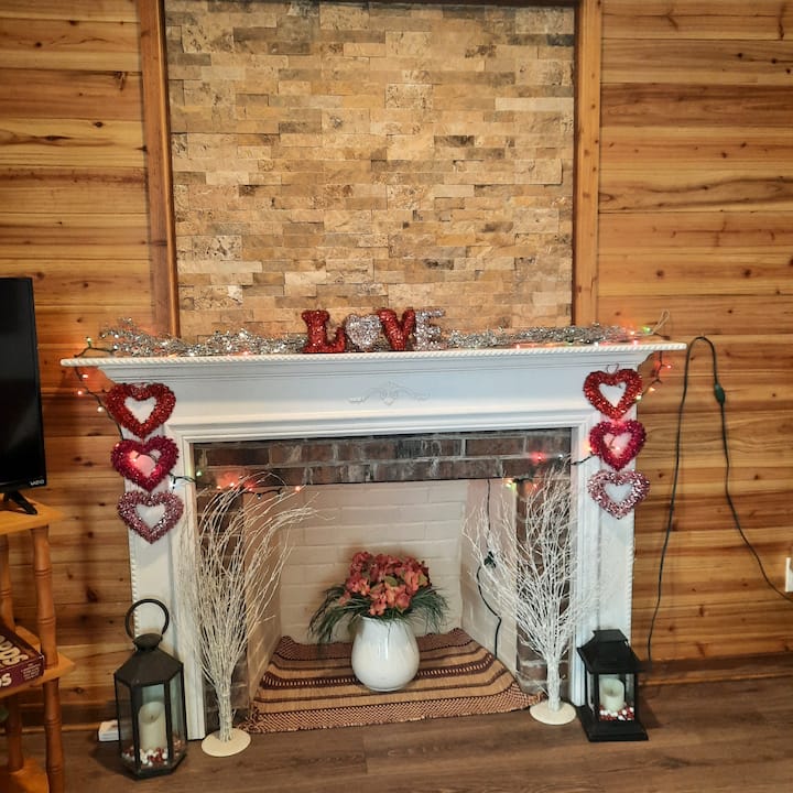 "Cheerful-duplex" Conversation Pit- Winter Special - Harpers Ferry, WV