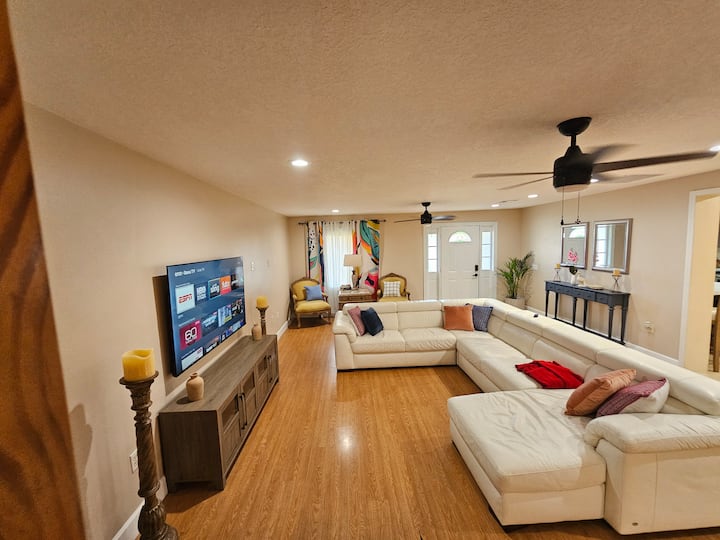 The Enchanting Guest Lodge - Altamonte Springs, FL