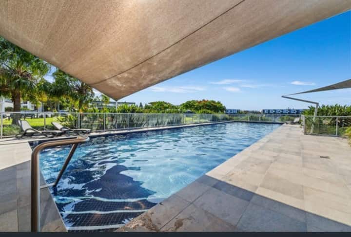 Hope Island Vibes, Relax & Unwind - Dreamworld, Coomera