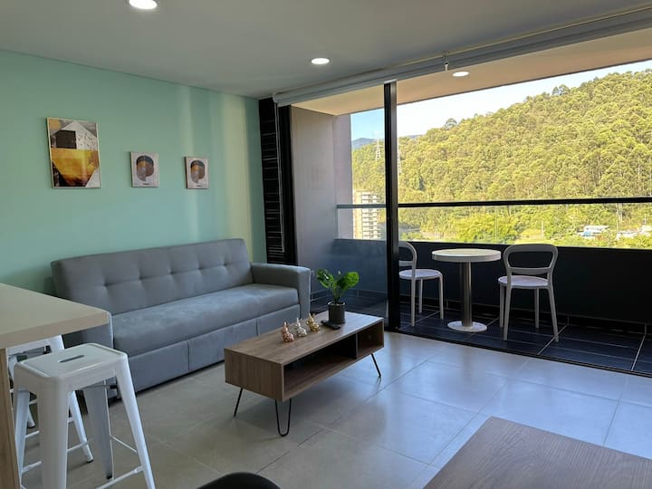 Apartamento Con Vista A La Montaña En “El Poblado” - Medellín, Colombia