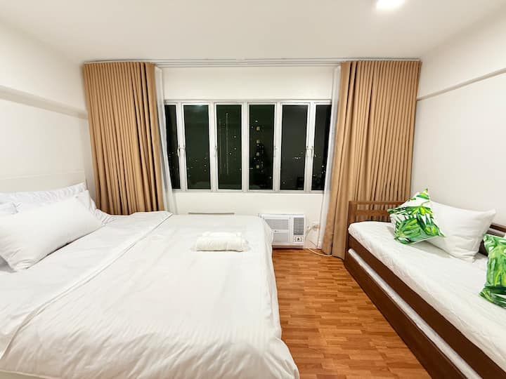Cozy Loft W/ City Views | Sleeps 6 | Wifi+parking - Taguig