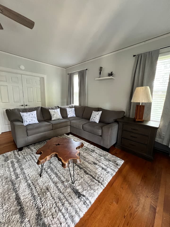 Cozy Downtown Asheboro Apartment - Asheboro, NC