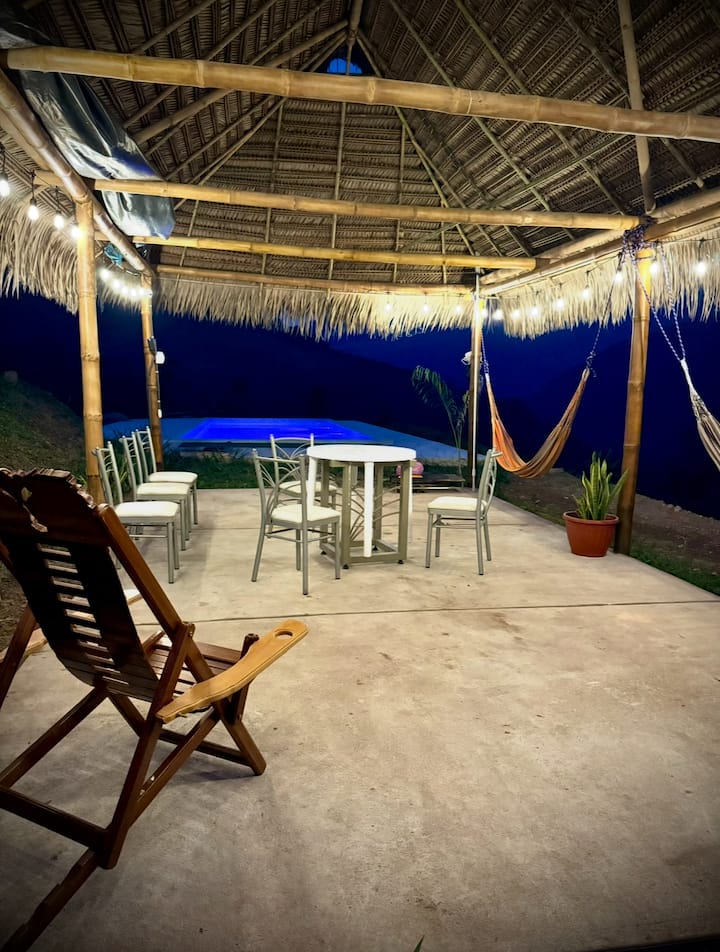 Duerme En Bungalow Rodeado De Naturaleza - Ucayali