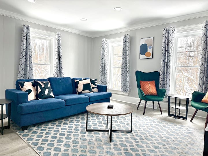 Modern Oasis King Beds Walk Downtown - Watertown, NY