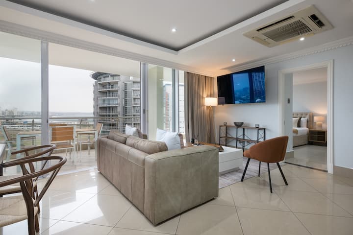 Gorgeous Three Bedroom 501 Sea Facing Gem - Durban