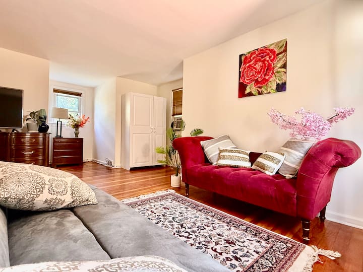 Charming Stay In East Irondequoit! - Rochester, NY