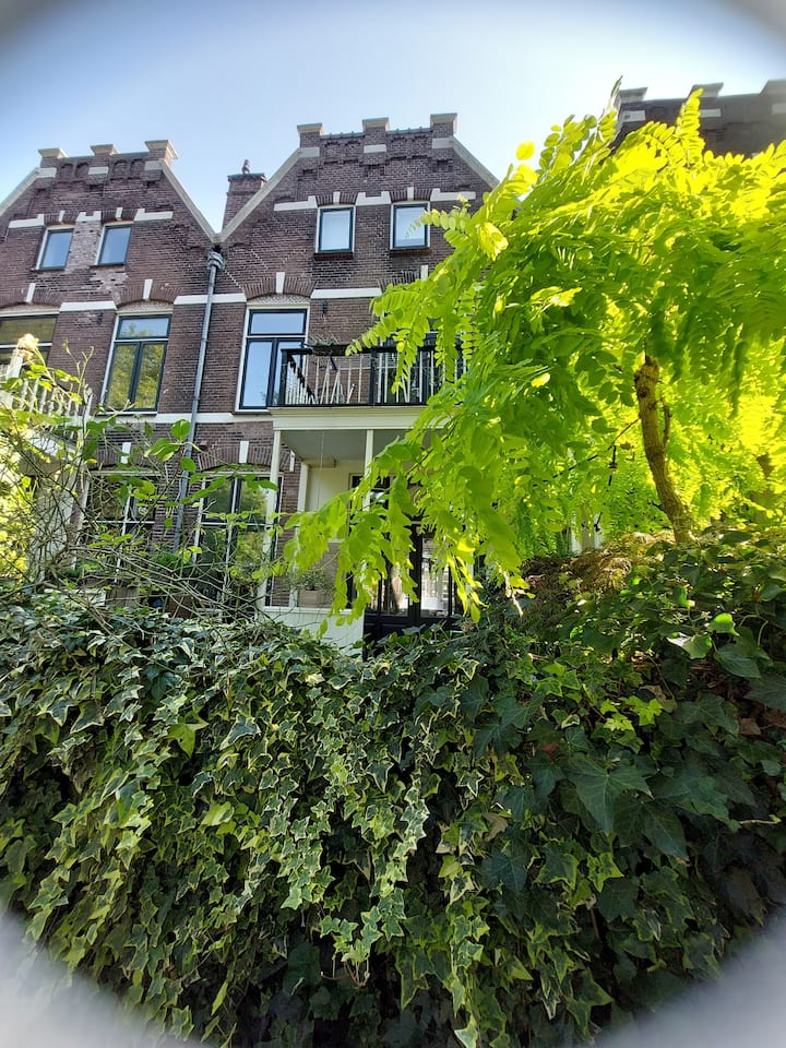 Monumentaal Herenhuis In Oudste Stad Van Holland - South Holland