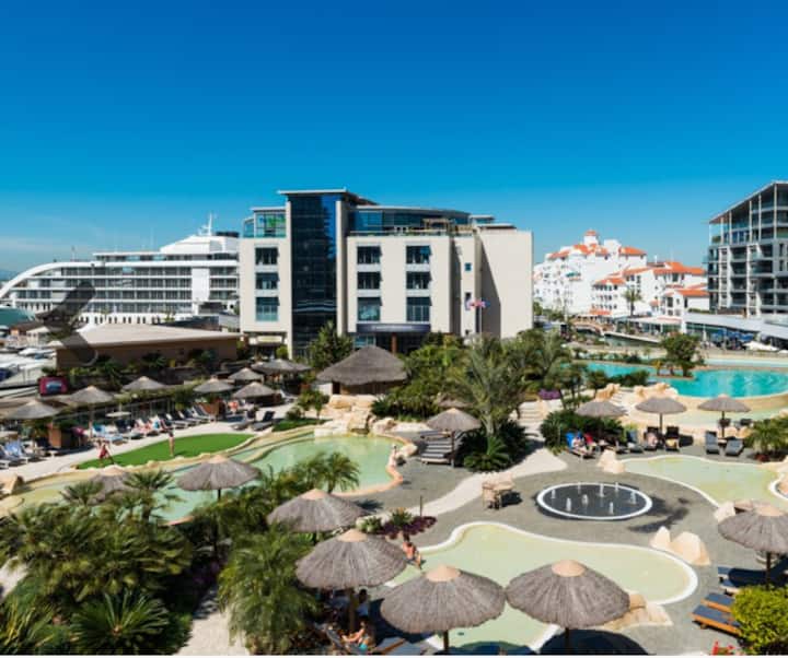 Poolside Apartment Of The Month! 5 Pools Sleep 2+2 - Gibraltar