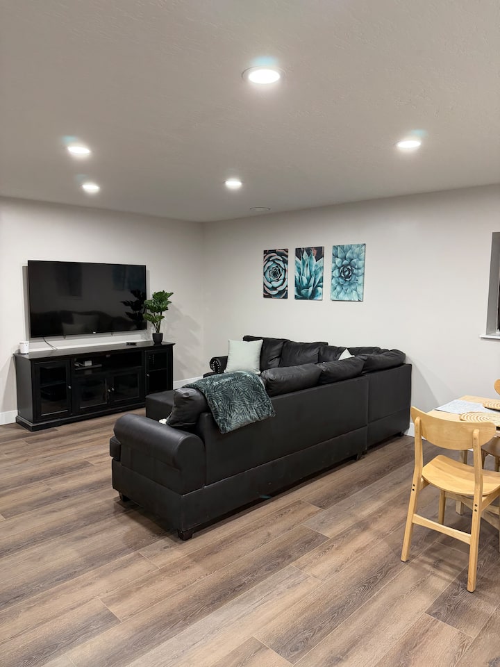 Private Basement Apartment - West Jordan, UT