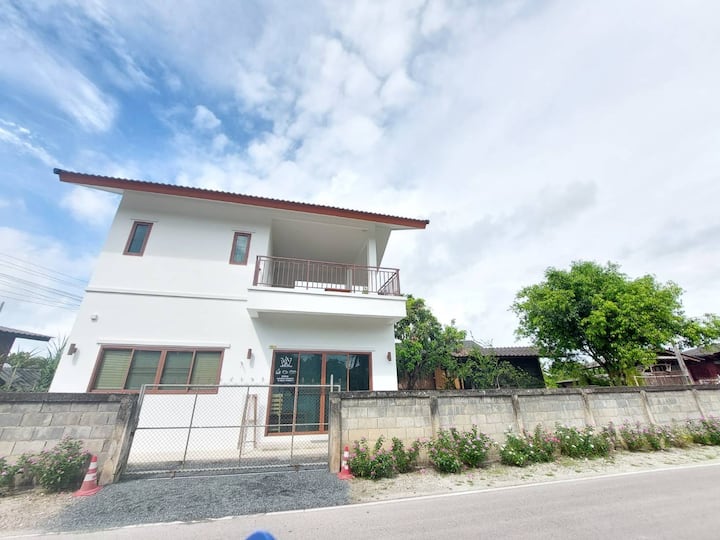 วินิจคอฟฟี่ & สเตย์ - San Kamphaeng