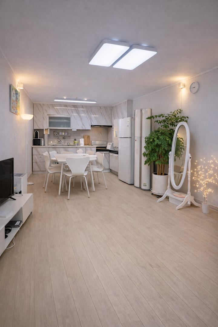 홍대 연남동 10인대형 4룸 2욕실 역8분 주차
 넓은 단독숙소 공항철도.2호선 핫플도보권 - Sydkorea