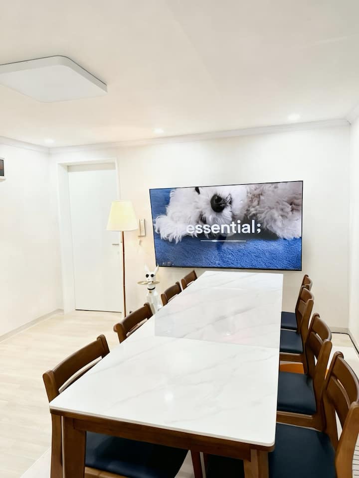 홍대입구 5번출구 10초거리 최대12명 옥상야외테라스 Js하우스 (New) - South Korea