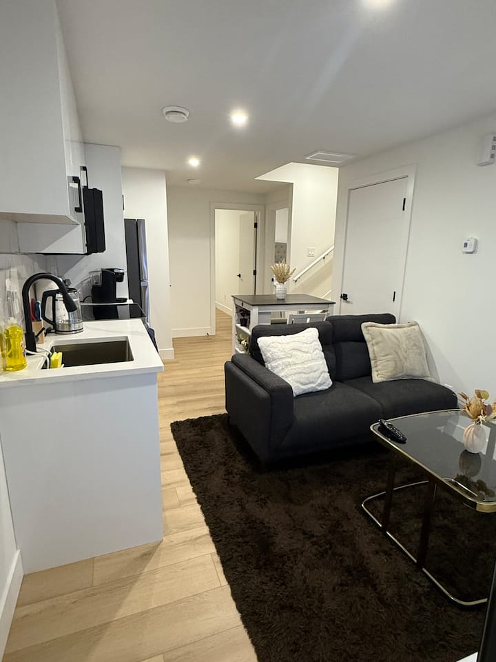 Stylish & Clean 1-bedroom Suite - Fort Saskatchewan