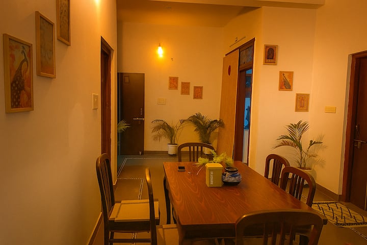 Cozy Room With Ensuite & Shared Kitchen/dining - Pushkar