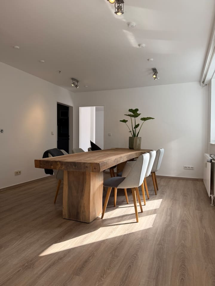 Nooqa: Comfort Riverside Home – 160 M², 2 Floors - Colonia