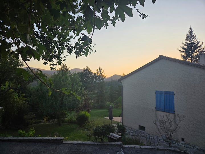 Appartement Terrasse De Charme. - Saint-André-les-Alpes