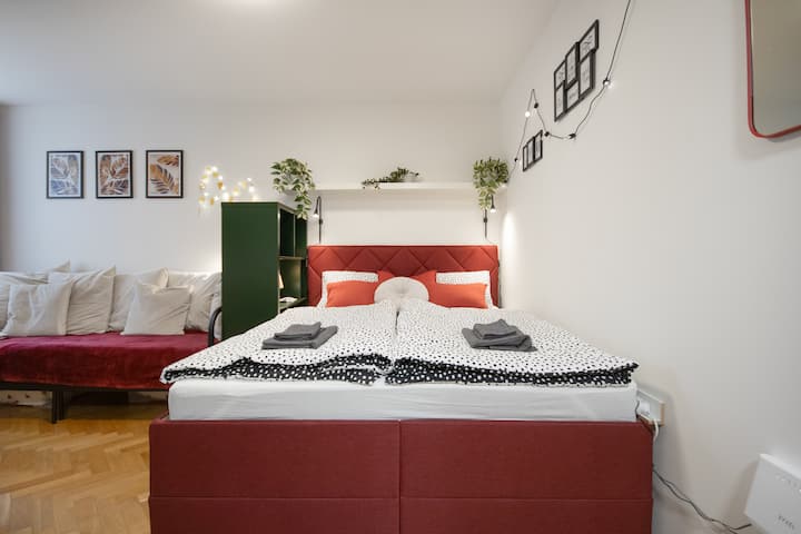 Designer Flat | Quiet Top Floor | Walk Everywhere - Tchéquie