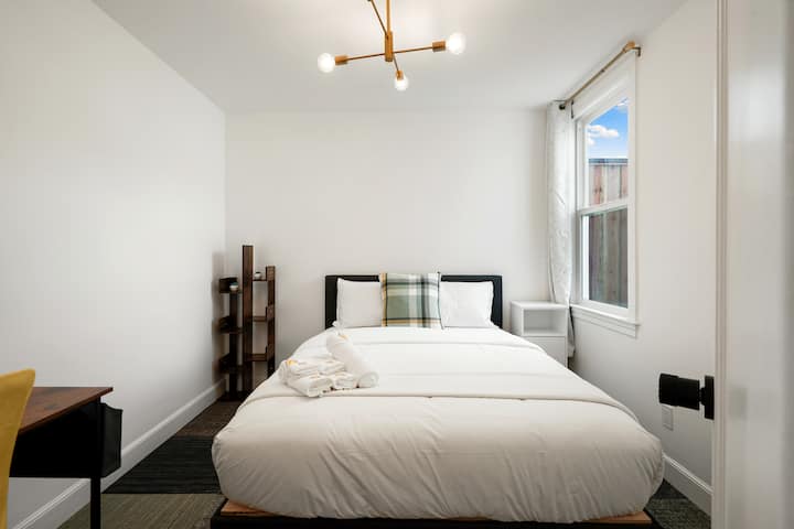 +Privateroom W/shared Bath–near Genentech Kaisermt - Burlingame, CA