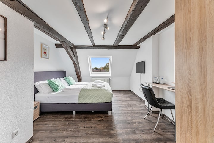 Charmante Hotelwohnung Nahe Pforzheim, Ruhige Lage - Neuhausen