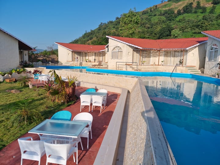 Premium Room Pool View / Casa Rossa Resort - Lavasa