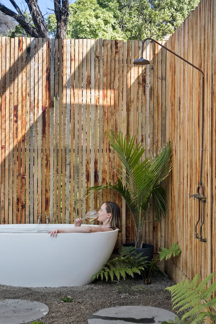 Hot Tub + Fire Pit! - Stunning Coastal Getaway - Rye