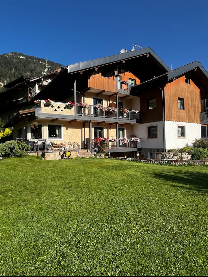 Cima12 Ciasa Elsa Appartamenti - Campitello di Fassa