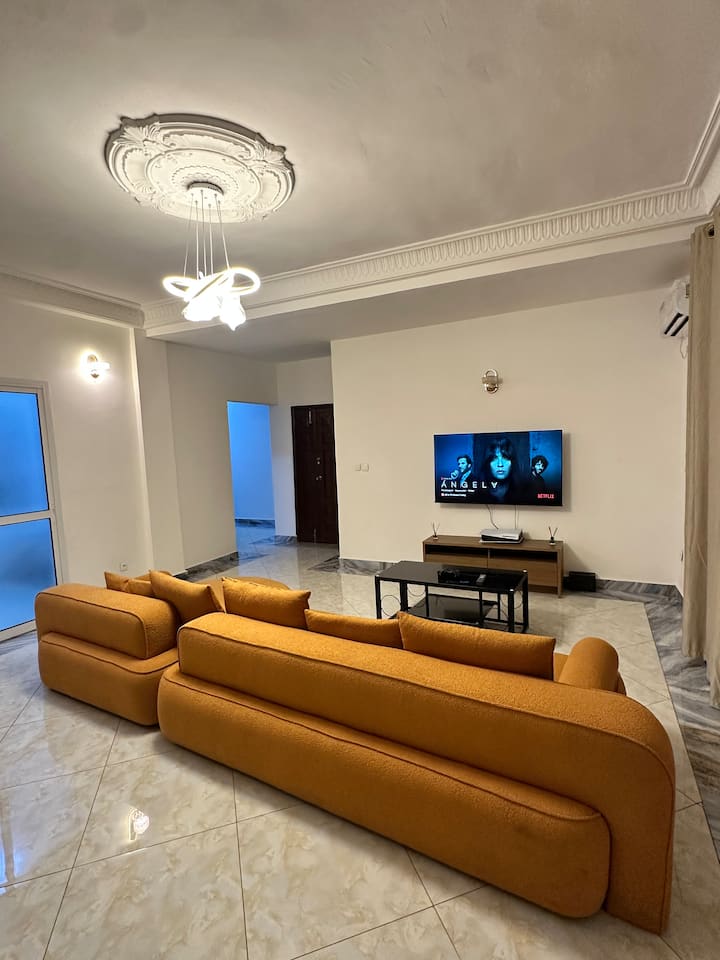 Chic Golf Bastos Retreat Near The Presidency - Yaounde