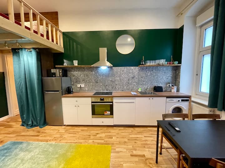 1890s Gem | Peaceful, Central, Renovated - Berlin Tegel Airport (TXL)