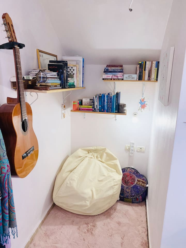 דירת גלריה מתוקה בנחלאות 5 דק הליכה מהשוק - 예루살렘