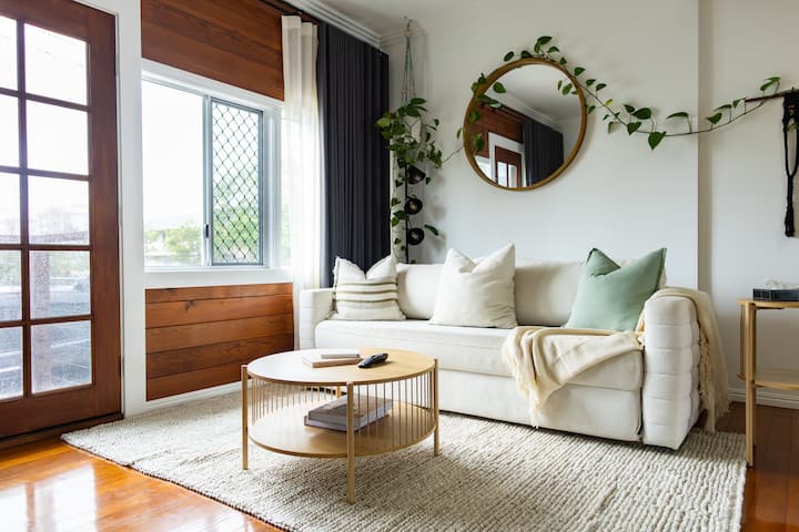 Luxury 3bd Entire Home | 4 Min Walk To Beach - Mooloolaba