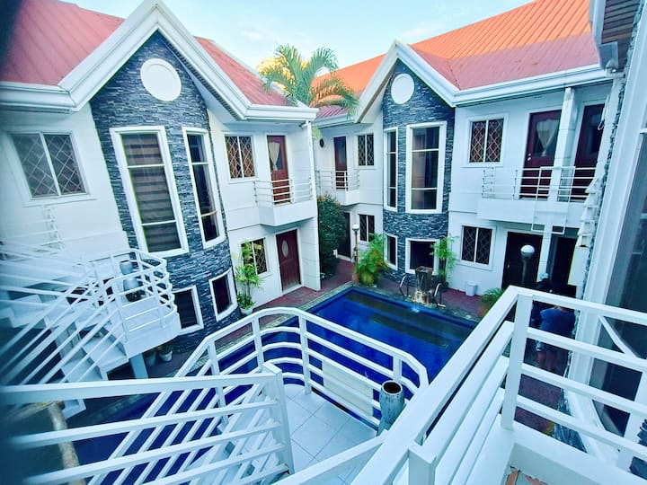 2br Svc Apt W/ Kbeds Nr Walking (Red) St./clark/sm - Angeles