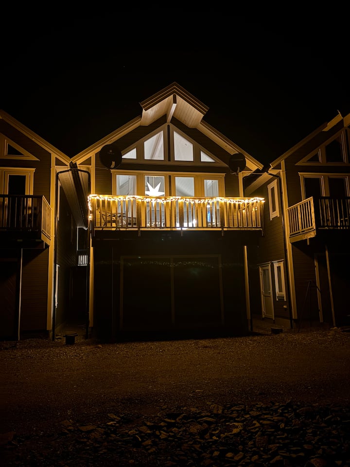 Flott Sjø-nær Hytte Ved Tennfjord - Brattvåg