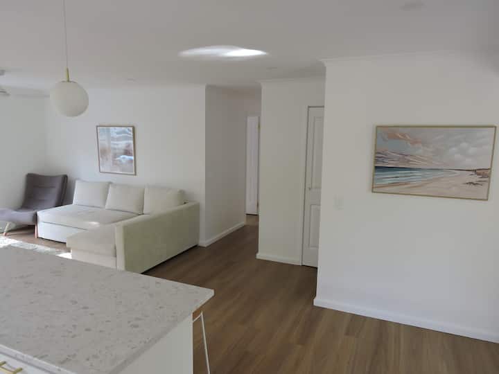 Modern 3 Bd Villa Close To Shops , 10mins To Beach - 中海岸