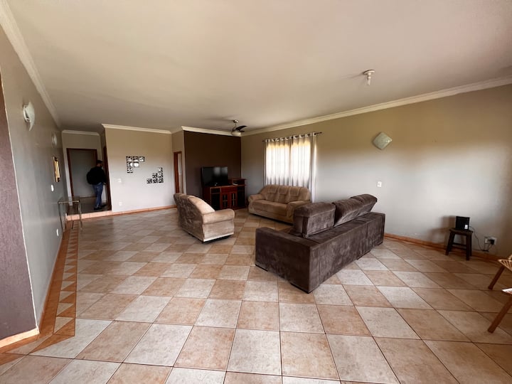 Casa Grande Com 3 Quartos 2 Wc Varios Carros - Catanduva