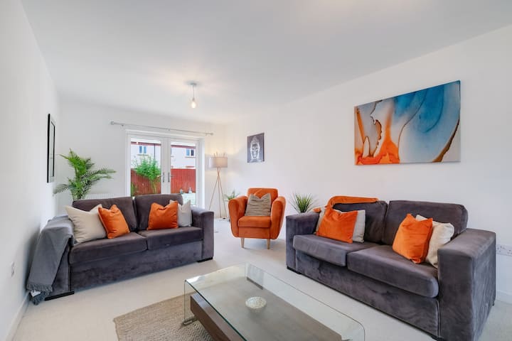 6 Bedroom 3.5 Bathroom House In Bicester Village - Oxfordshire