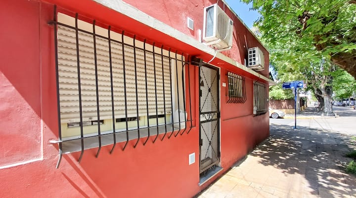 Hermosa, Tranquila, Bien Ubicada En Zona De Bares - Argentina