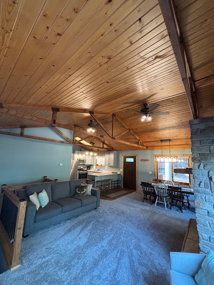 Cozy Family Cabin Near Lake In The Pines - Wisconsin Dells, WI