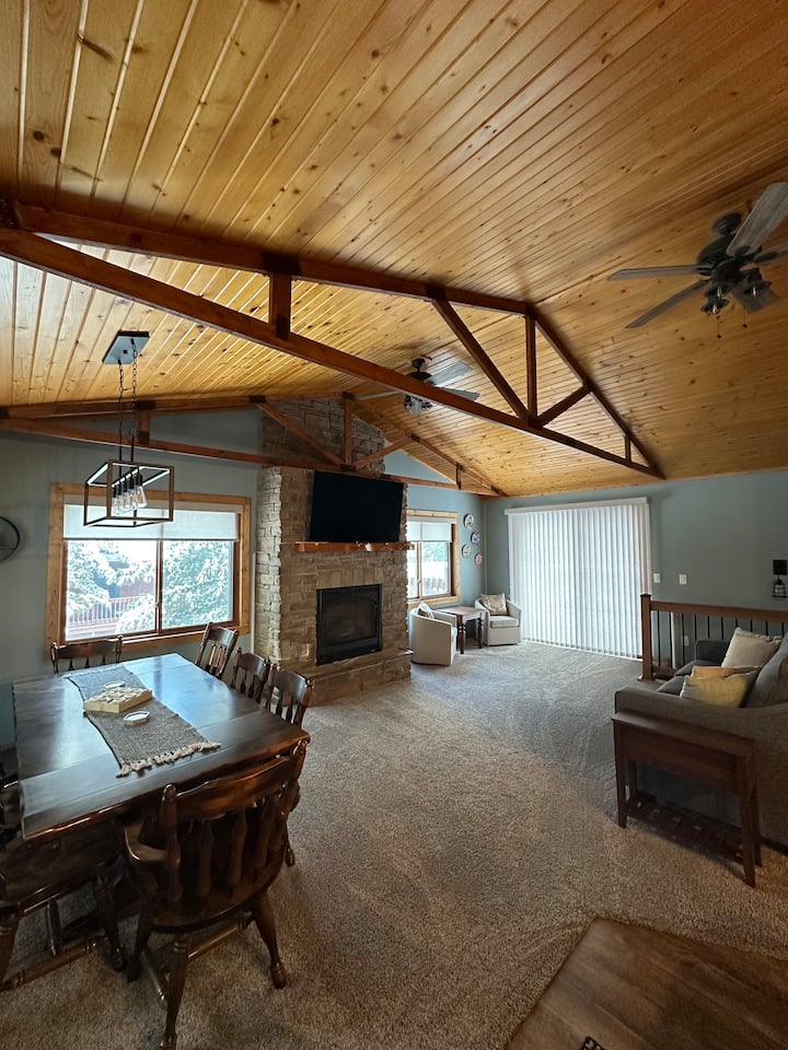 Cabin On Lake Delton In Wisconsin Dells - Wisconsin Dells, WI