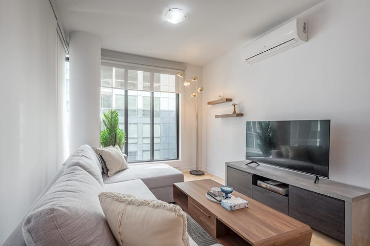 Corner 2br Old Port | Free Indoor Parking - Montreal