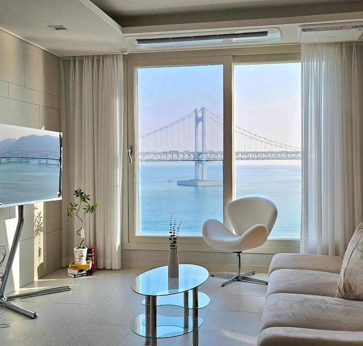 #파격특가#광안대교오션뷰#감성오션무드#깔끔숙소#방2개거실1#퀸침대3개#무료주차 - Busan