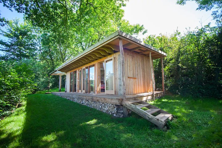 Happy On The Hill, Jake's Cabin, Near Bruton - Bruton