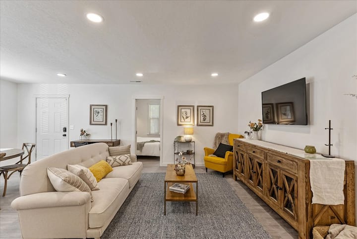 Stylish Stay For 4 – Great Vibes, 2 Beds, 1 Bath - Salt Lake City, UT