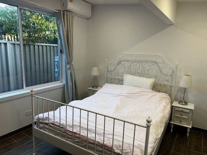 Modern Granny Flat With Private Patio In Belmore - 스트라스필드