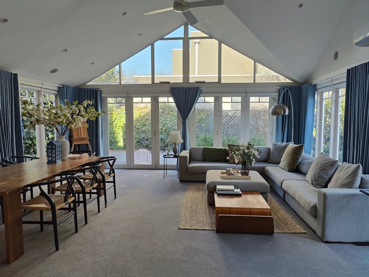 Elegant Art Deco Gem | Cosy 3br Retreat - 시티 오브 베이사이드