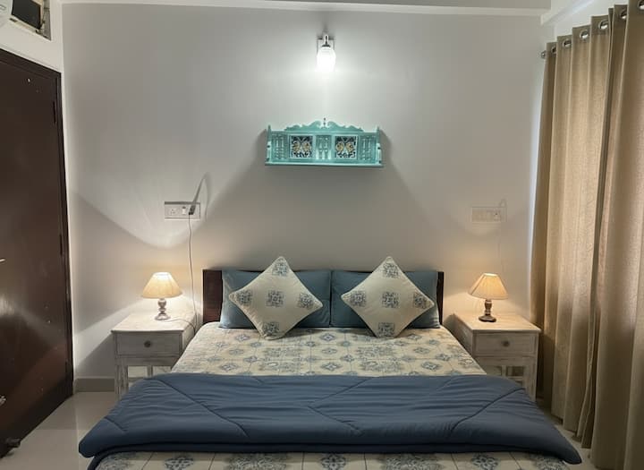 Vintage Vibes 2bhk I Rustic Stay | Walking To Ghat - India