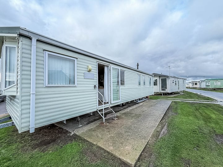 6 Berth Caravan At St Osyth Beach Ref 28001y - Clacton-on-Sea