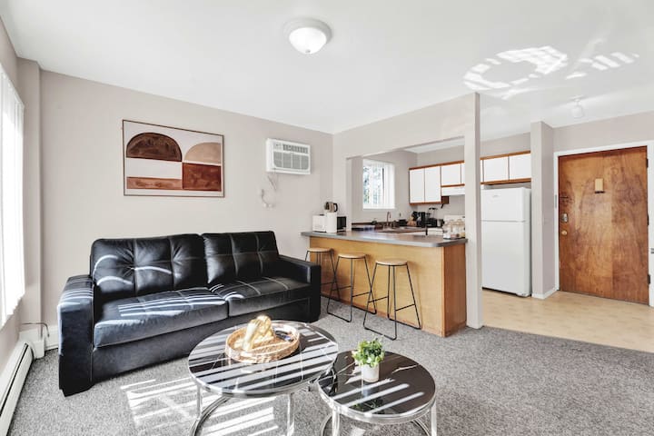 The Main St Ann Arbor Living | Walk To Um Stadium - Ann Arbor